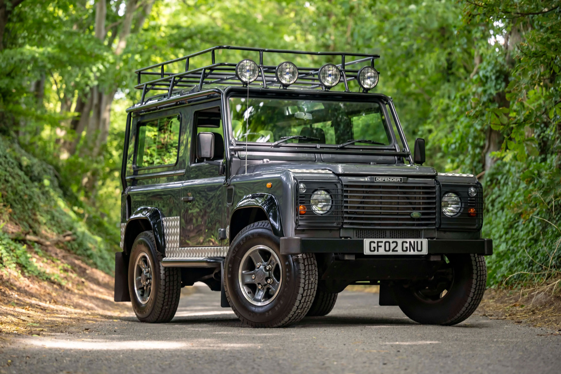 Quelle voiture conduit Lara Croft ? Découvrez le 4x4 culte de l ...